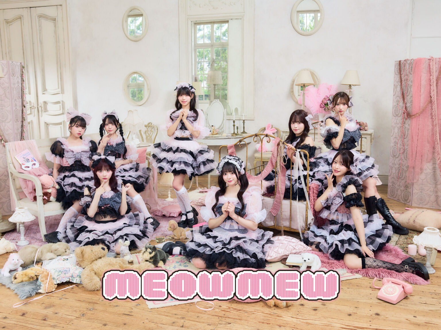 「EDEN」と「MEOWMEW」2つのアイドルグループが誕生！ キュートな15人のメンバーが公開